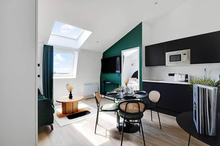 Breathtaking View Over Parisian Skyline - Voltaire - Paris