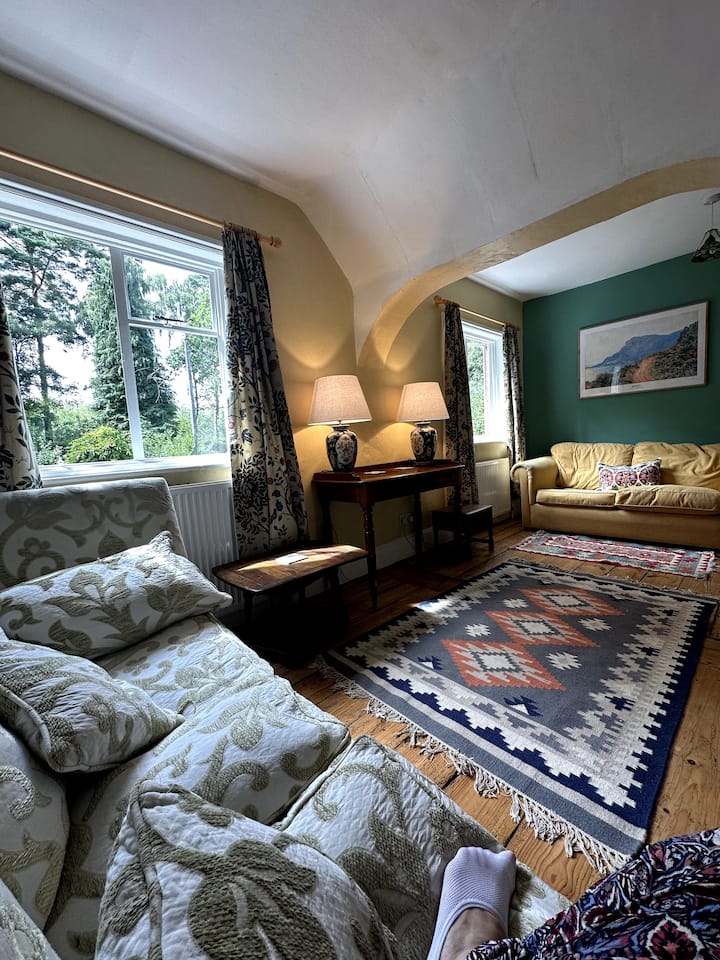 Narnia, Take A Step Back In Time. Home Sleeps 9 - South Downs