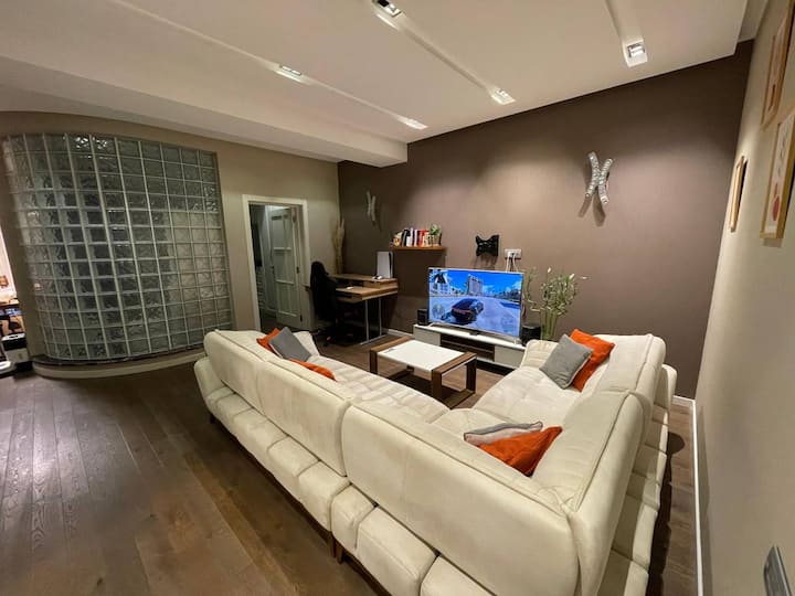 Modern Flat With City View - Bakú