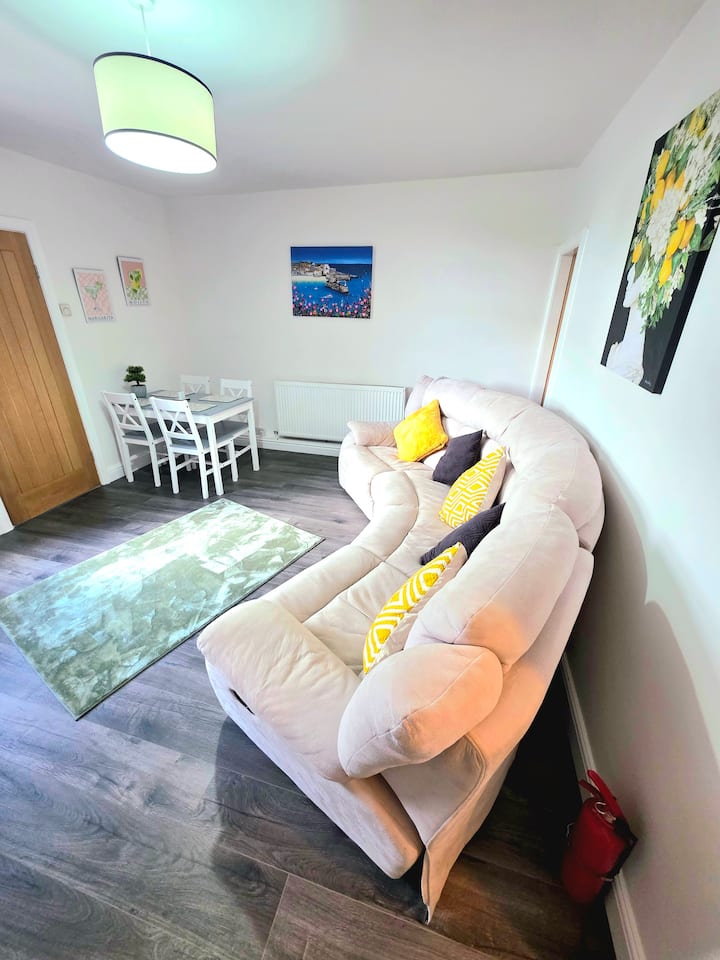 Modern Charm Peaceful Nights - Bury