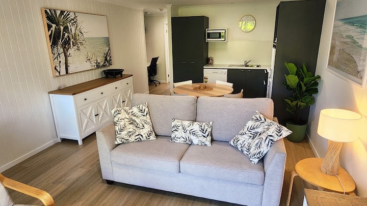Noosa Lakes Stylish 1 Bed Apartment - Tewantin