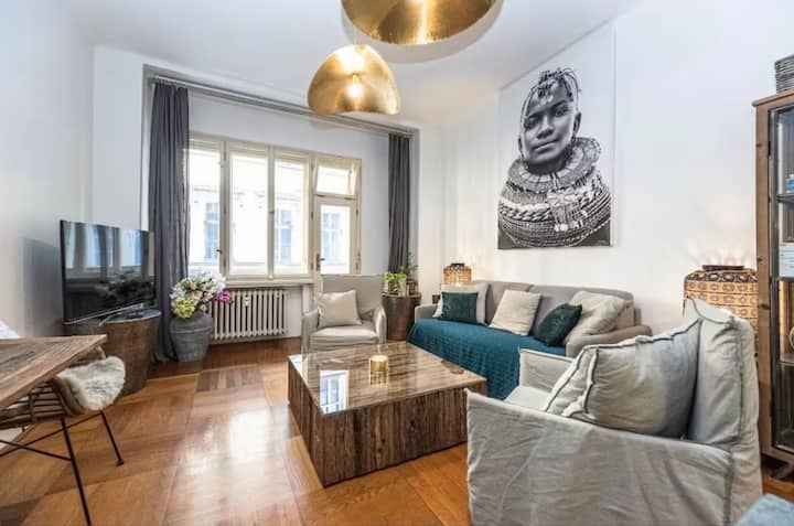 Cozy Apartment With Balcony - Praga