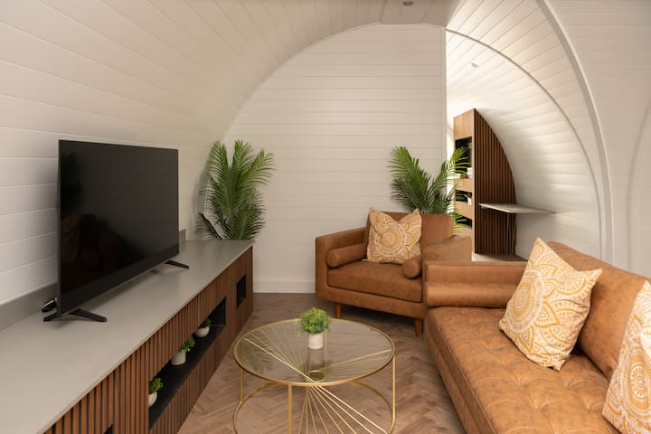 2 Min Walk From Nec | Luxury 6-person Suite - Birmingham