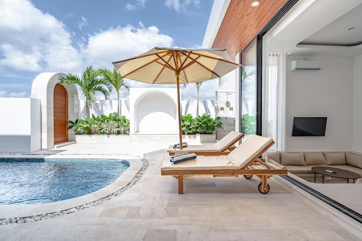 Pererenan 2br Villa W/ Rooftop 5 Min To Beach - Indonesia