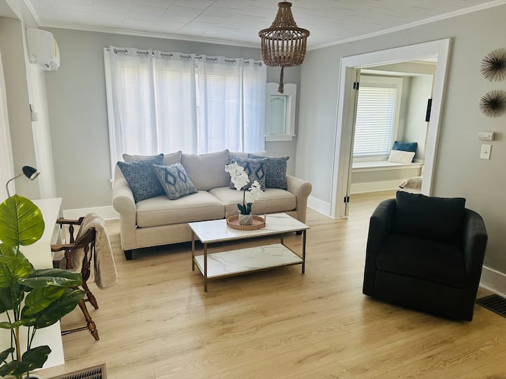 Perfect For The Whole Family. 2 Apartments In One. - Rochester, NY