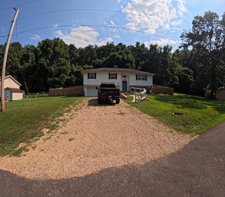 Cozy 4br W/porch & Fire Pit - Fort Leonard Wood, MO