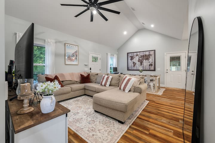 Stylish Family Oasis W/ Pool - Beaufort, SC