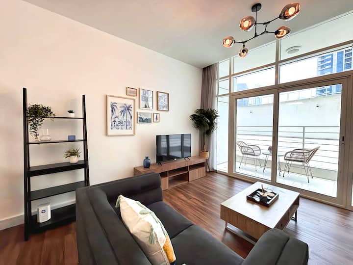 Spacious 1br + Terrace | Marina - Dubai