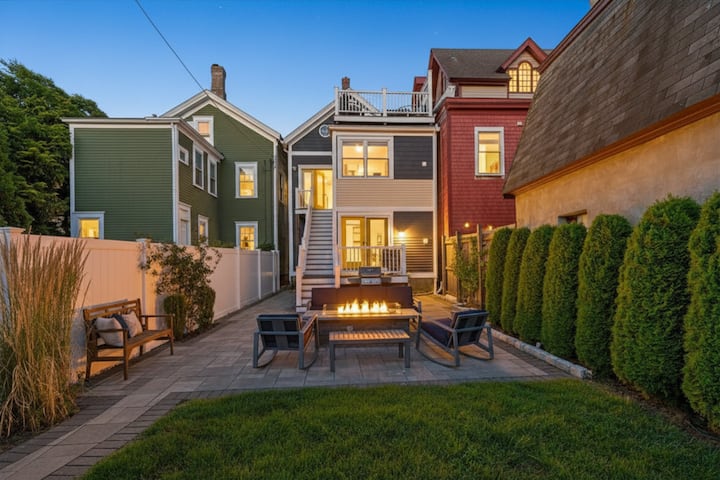 Entire Home On Thames & Lee’s Wharf | Water Views! - Newport, RI