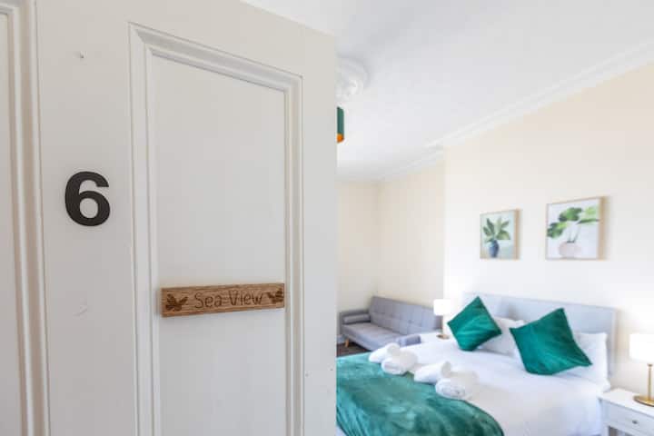 #6/sea View/ensuite/parking - Rhyl