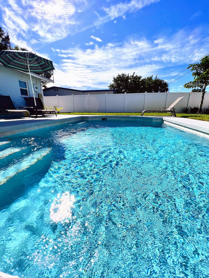 Cape Vista Home With Heated Pool - Bradenton, FL