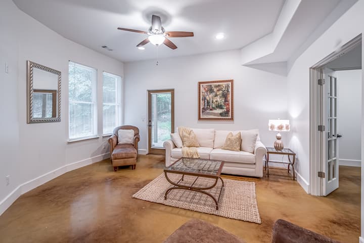 Modern 1bed/1ba Basement Apt-ext. Stay Discounts - Buford, GA