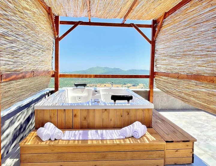 Jakuzili, Dağ Ve Deniz Manzaralı Villa - Kaş
