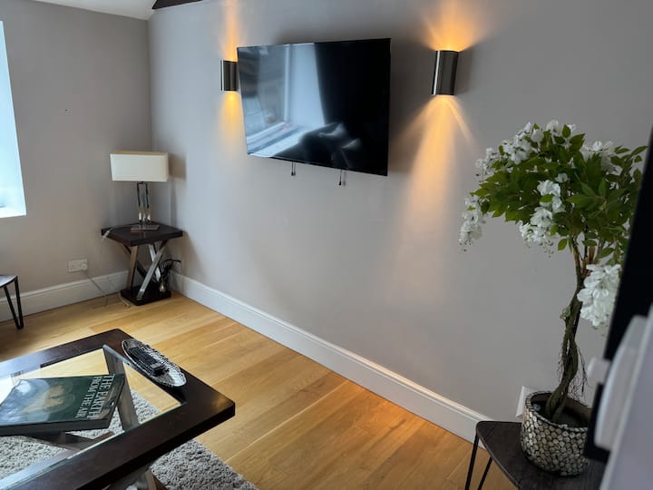 Peaceful Dean Village Escape - Edinburgh