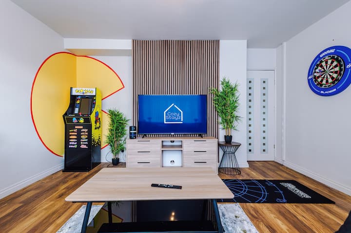 Pac-man| Spacious 3 Bed| Darts| 2 Parking Spaces - Oldham