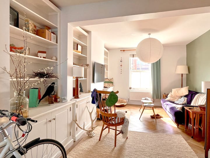 Charmingly Simple En -Suite Attic Room In House - Malvern