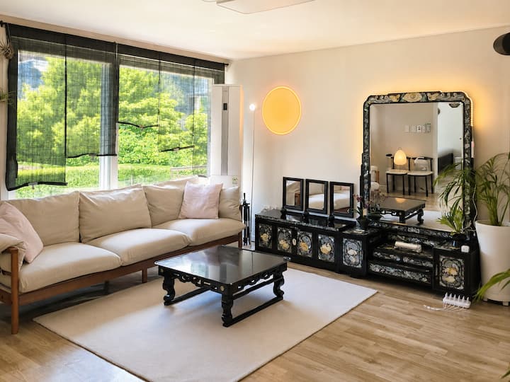 빛나는 자개, 머무는 순간이 작품이 되는 집/ 광안리바닷가 5분/ 4room/ 2bath - Busan
