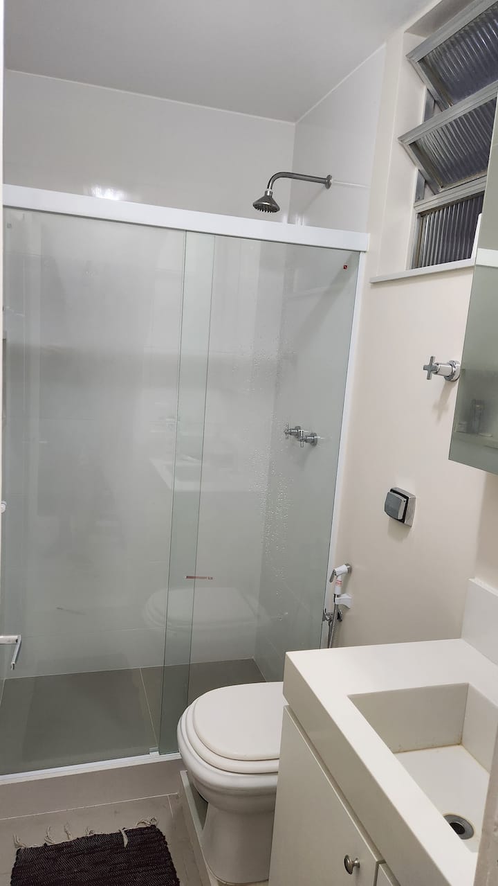 Apartamento Para 4 Pessoas. Garagem. Metrô A 300m. - Glória
