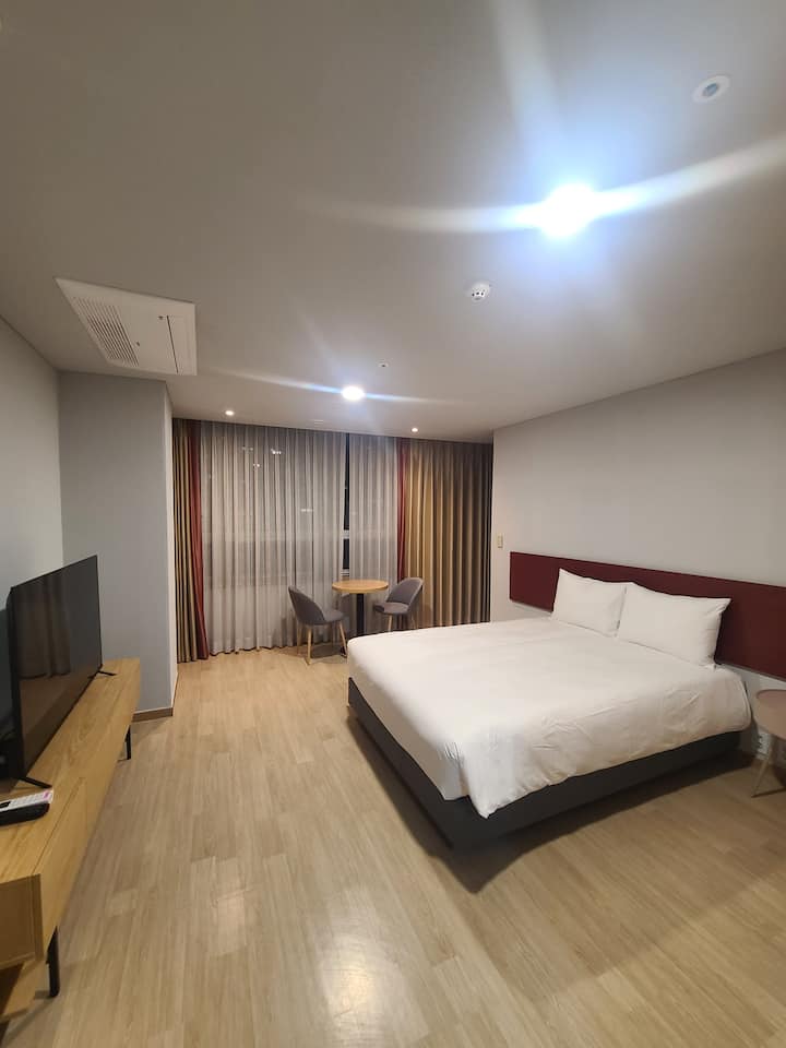 [New!]/스탠다드더블룸/호텔모닥남대문/남대문,시청역,서울역도보가능/호텔침구,주차가능 - Seoul