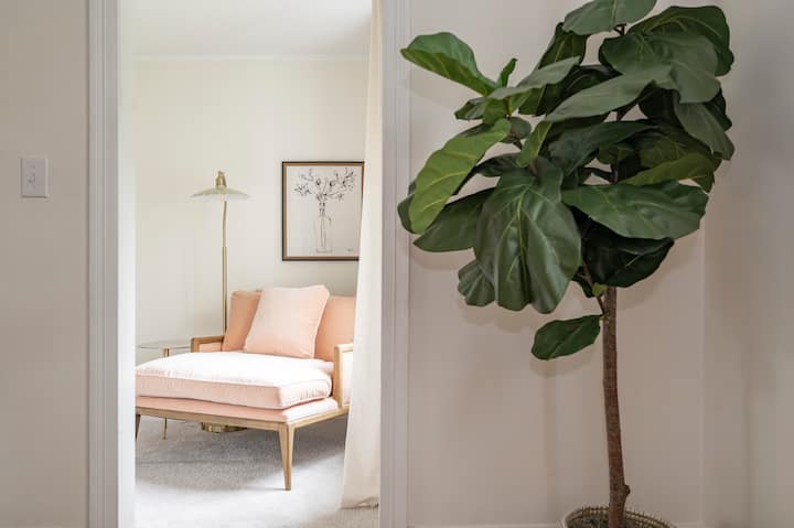 Stylish 3br Manor | Kng Bed | Smart Tv + Free Wifi - Lynchburg, VA