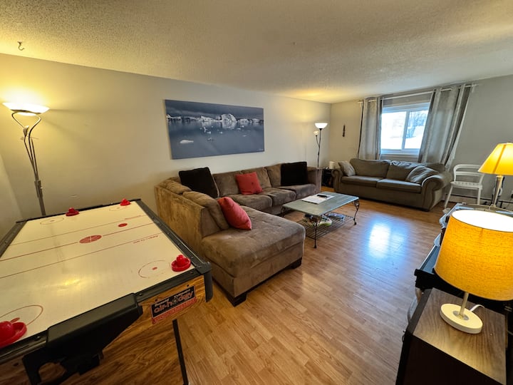 Spacious Private 2 Bedroom Condo! - Edmonton