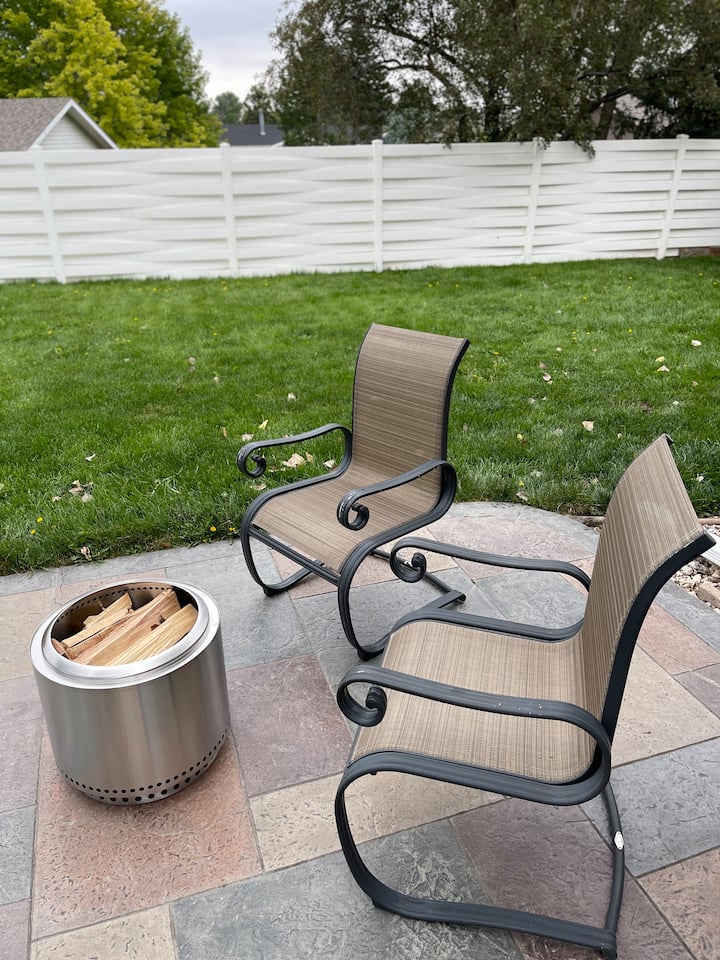 Fall Vibes: Fire Pit, Football & Fresh Air - Greeley, CO