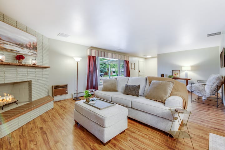 Mid-century Gem For Mid-term Stays - Greeley, CO