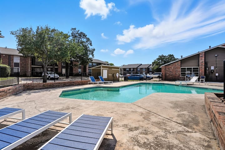 Mod *Pool* Apt Mins To *A&m U & *St Joseph Hosp* - 브라이언