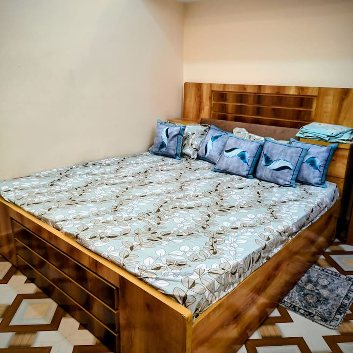Clean & Cozy Apartment - Lucknow
