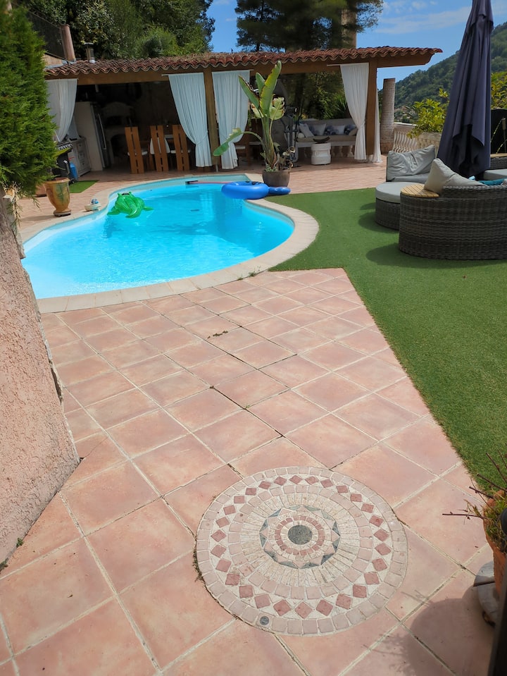 Appartement Deux Pièces Accès Privatif Piscine. - Menton