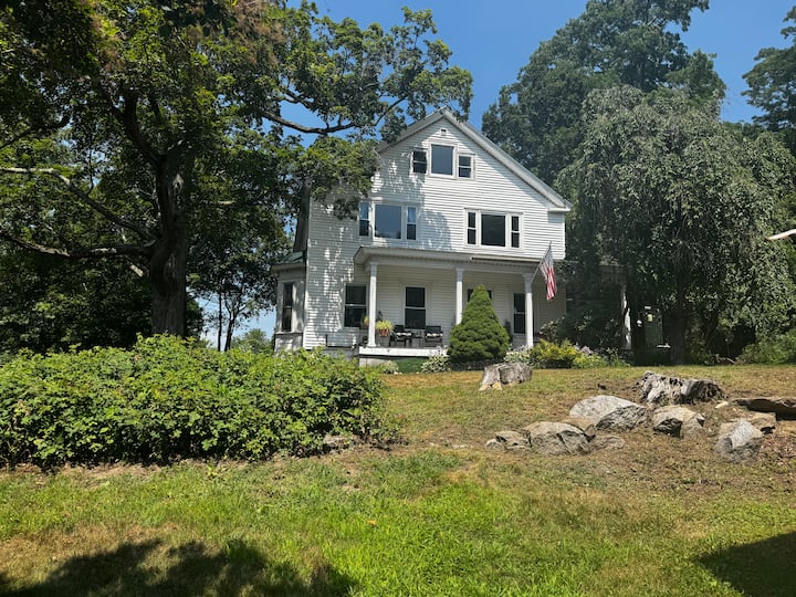 Holiday Hills - Charming Farmhouse - Pembroke, NH
