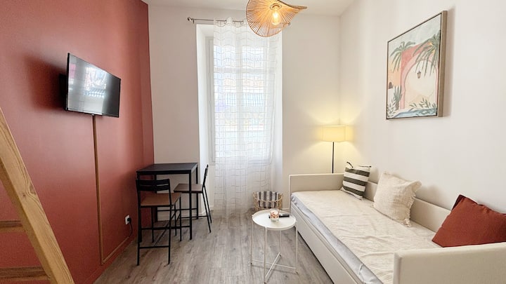 Proche Palais Des Festivals, T2 Avec Mezzanine - Cannes