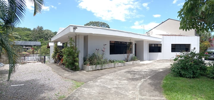 Escazú - Céntrico Y Espacioso - San José