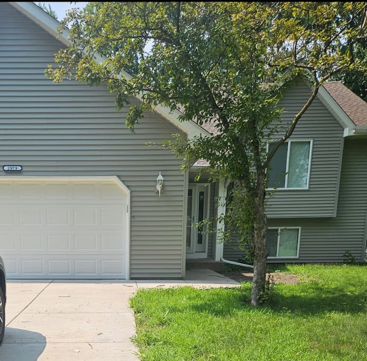Spacious 4-bedroom Getaway! - White Bear Lake