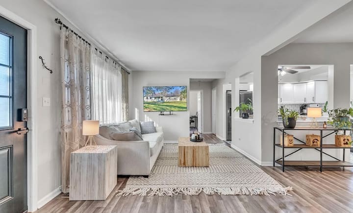 3 Bedroom Near Dc W/pool, Large Yard, & Driveway - Clinton, MD