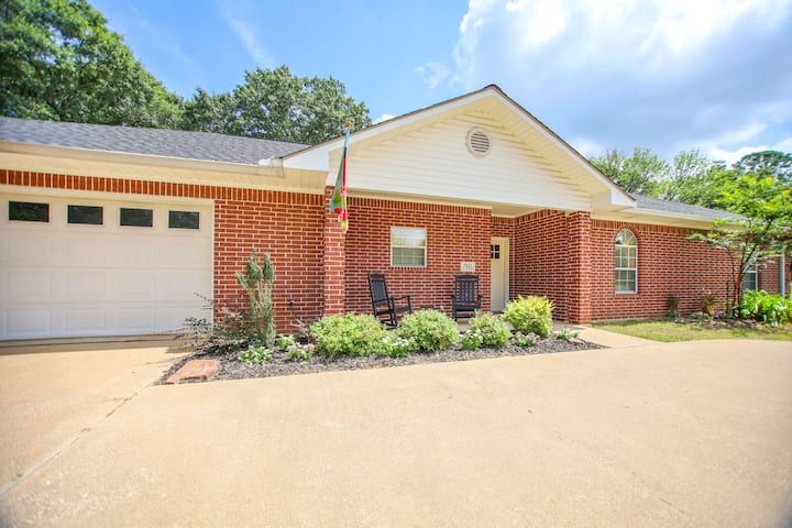 The Garden City Cottage - Nacogdoches, TX