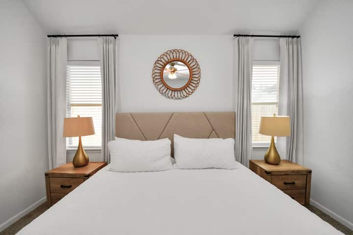 Furnished Katy Family Home | King Beds | Dog Park - Katy