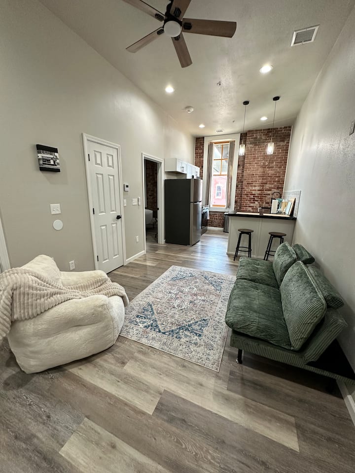 Luxurious Loft On Grand - Ponca City, OK