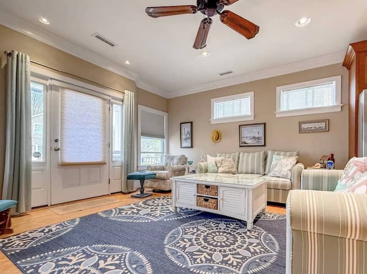 Stylish Family Getaway Steps From Beach - Cape Charles, VA