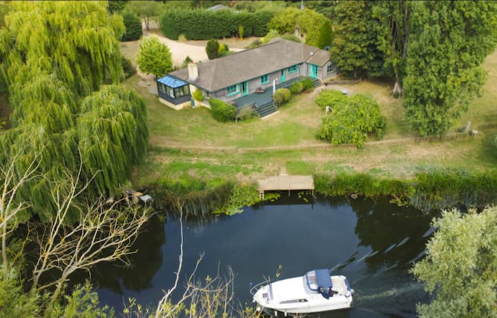 2.5 Acre Riverside Retreat-kayaks, Sauna-sleeps 12 - United Kingdom