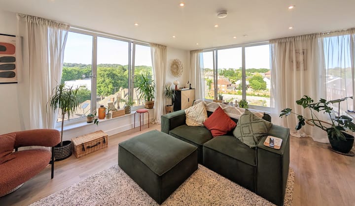 Modern Central Apartment - Poole