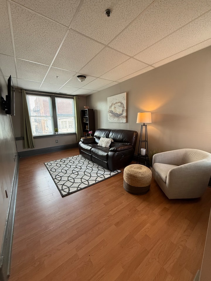 Modern 2br W/ Ensuite | Downtown Morgantown | Wvu - West Virginia