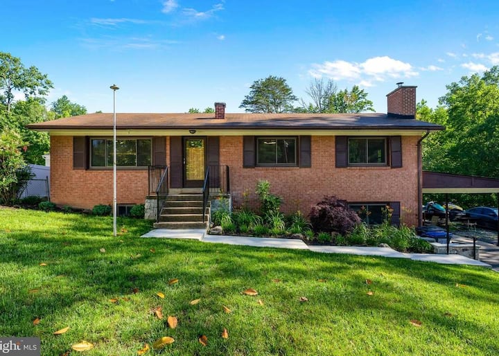 Home In Yorkshire Acres - Manassas, VA