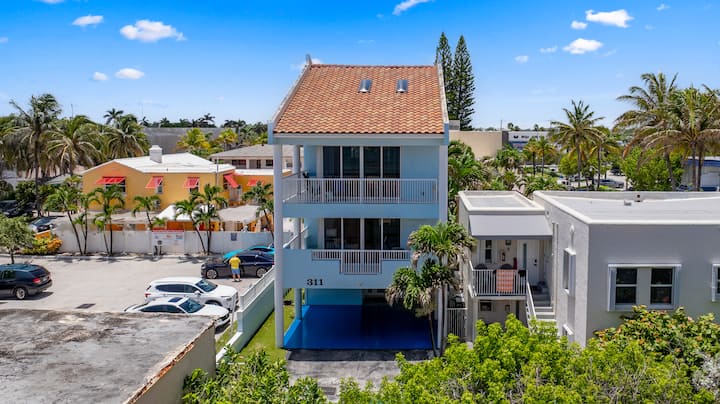 3 Story House At The Hollywood Beach Broadwalk - Hollywood, FL