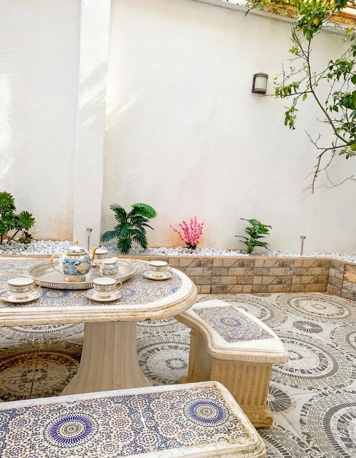 Villa R+3 Avec Terrasse, Cour Et  Jacuzzi - Algiers