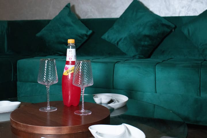 Villa R+3 Avec Terrasse, Cour Et  Jacuzzi - Algiers