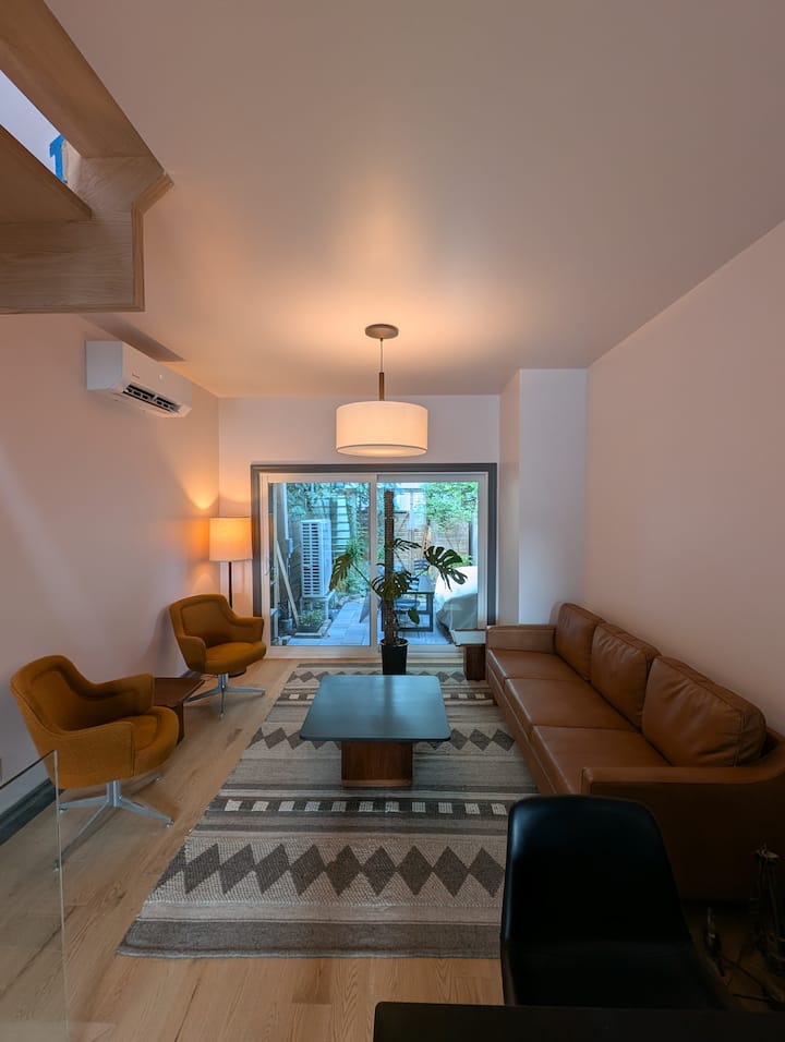 Cozy Corktown Townhouse W/garden And Balcony - Toronto