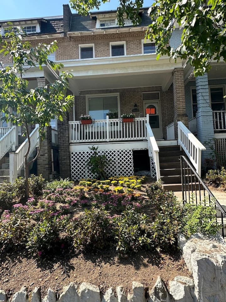 Friendly 3br Home - Large Spaces, Modern Touches - Washington, D.C.