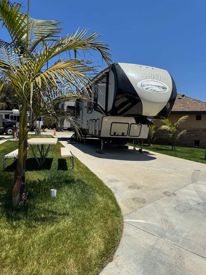 Cozy 5th Wheel At An Rv Resort - Ventura, CA
