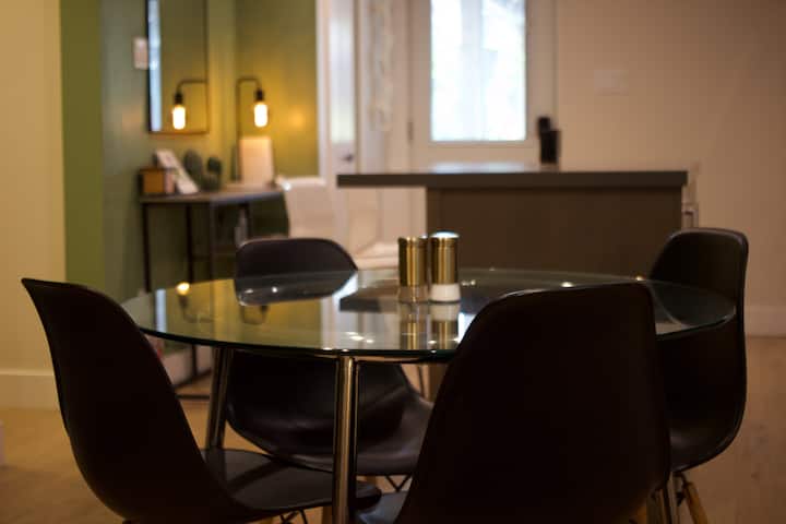 Cozy Luxe Retreat｜fully-equipped 2br Suite - Vancouver